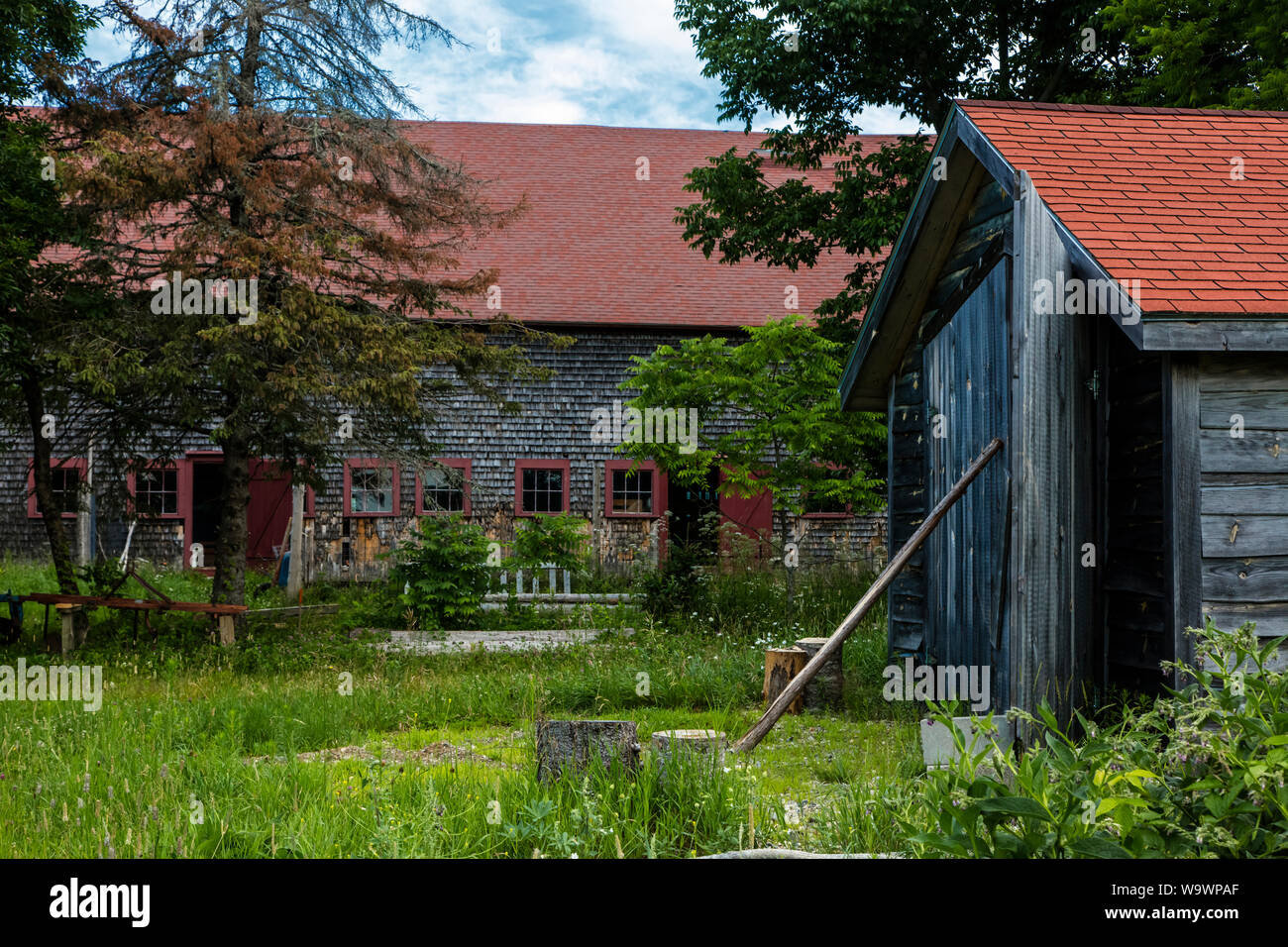 The barn of a New England farm - BLUE HILL, MAINE Stock Photo - Alamy