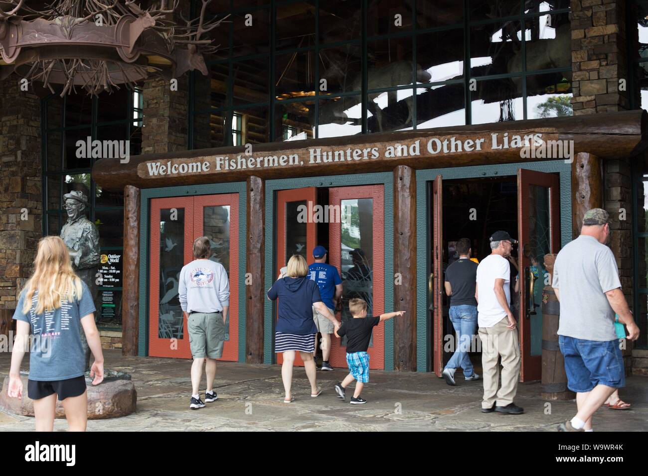 People entering the Bass Pro Shop in Springfield, MO, USA Stock Photo ...