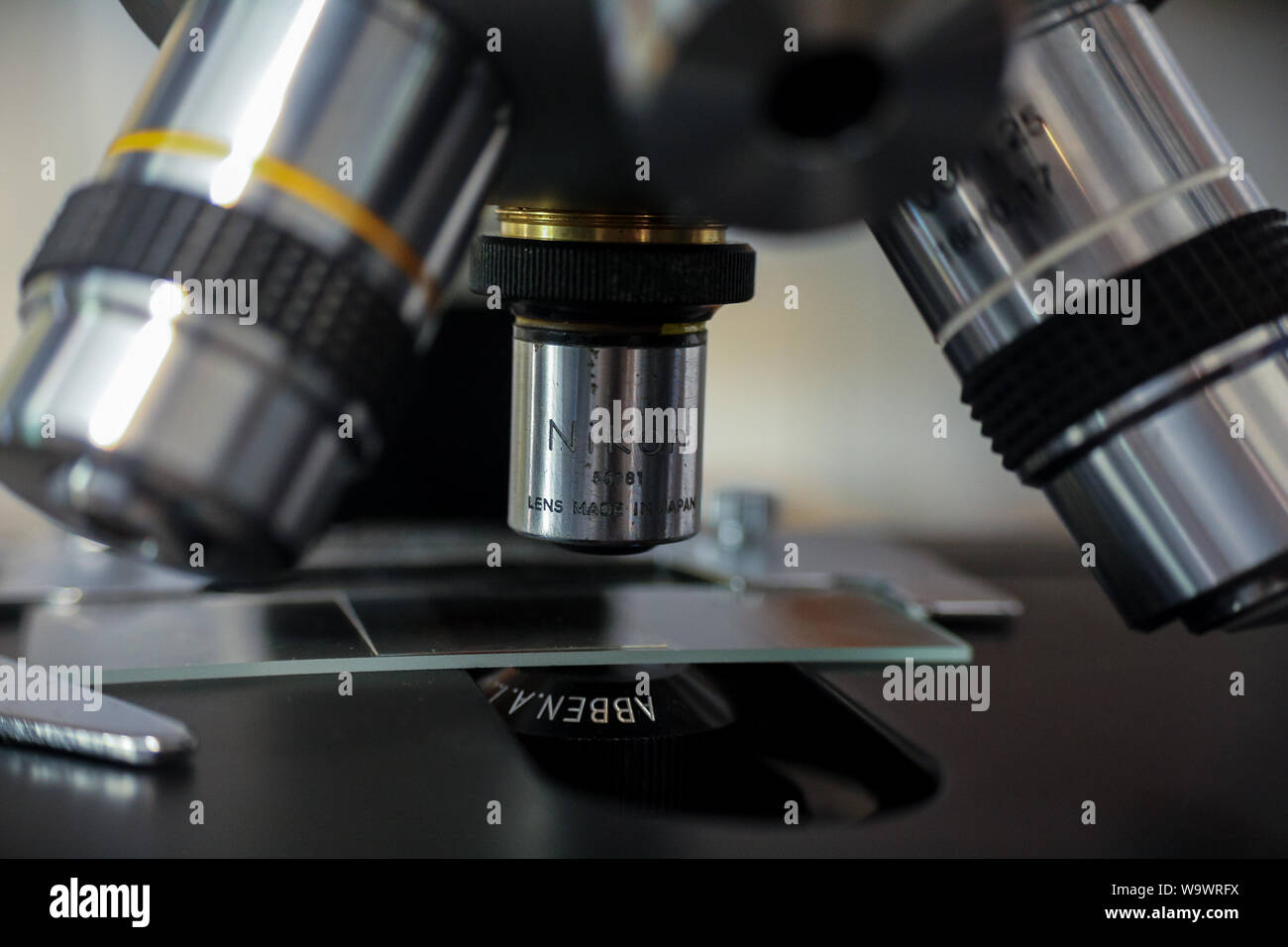 Microscope stage hi-res stock photography and images - Alamy