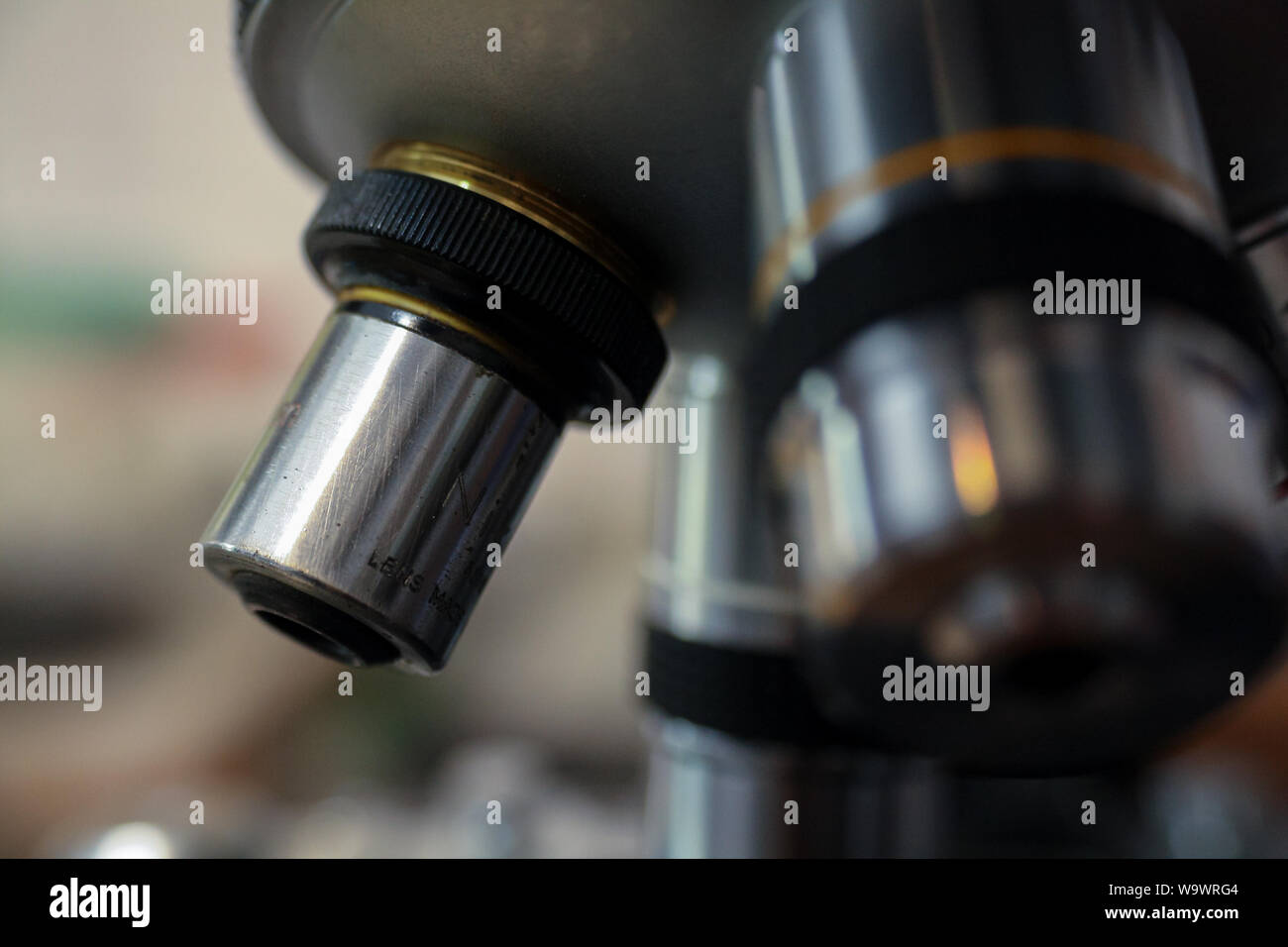 Microscope stage hi-res stock photography and images - Alamy