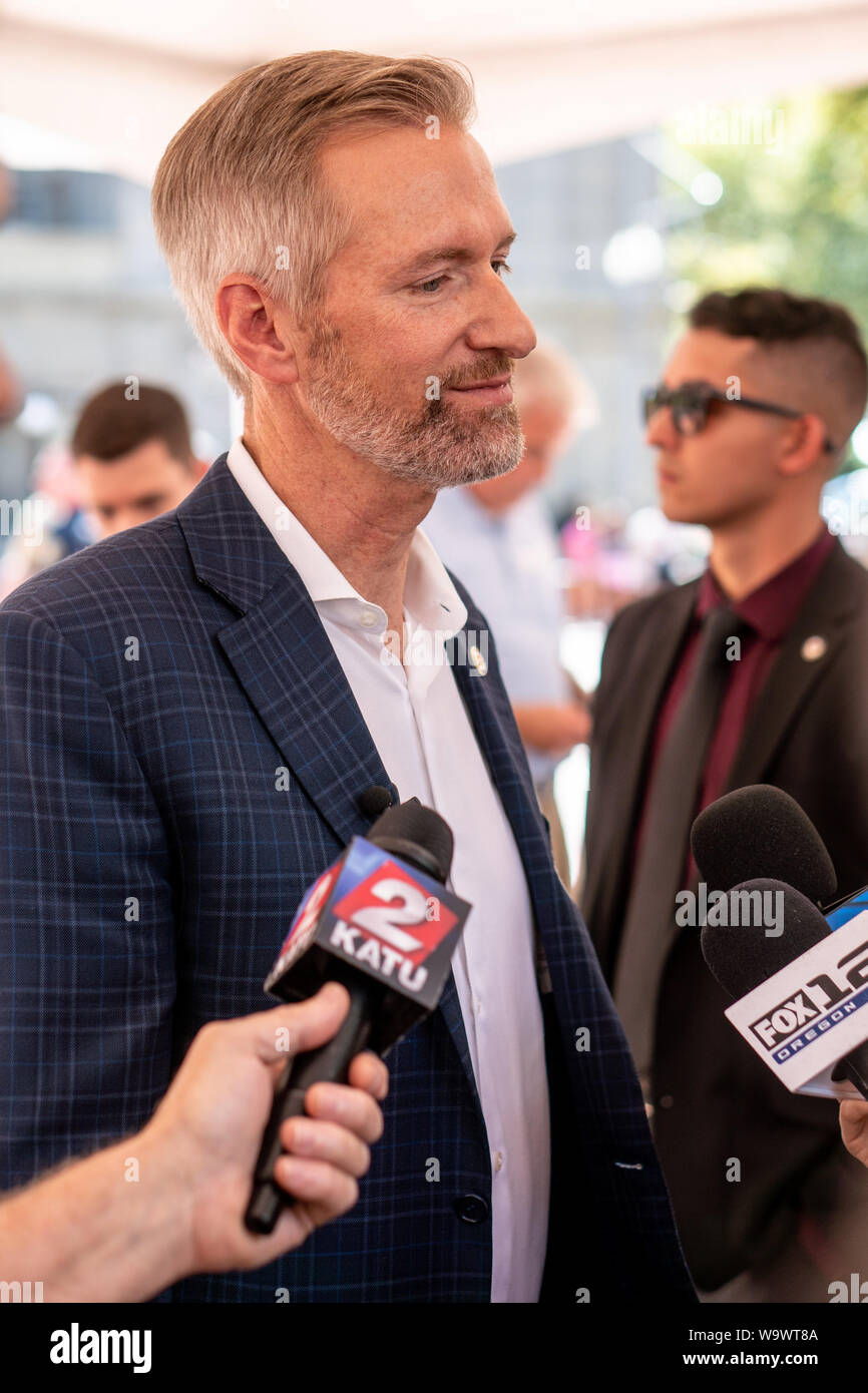 Portland mayor ted wheeler hi-res stock photography and images - Alamy