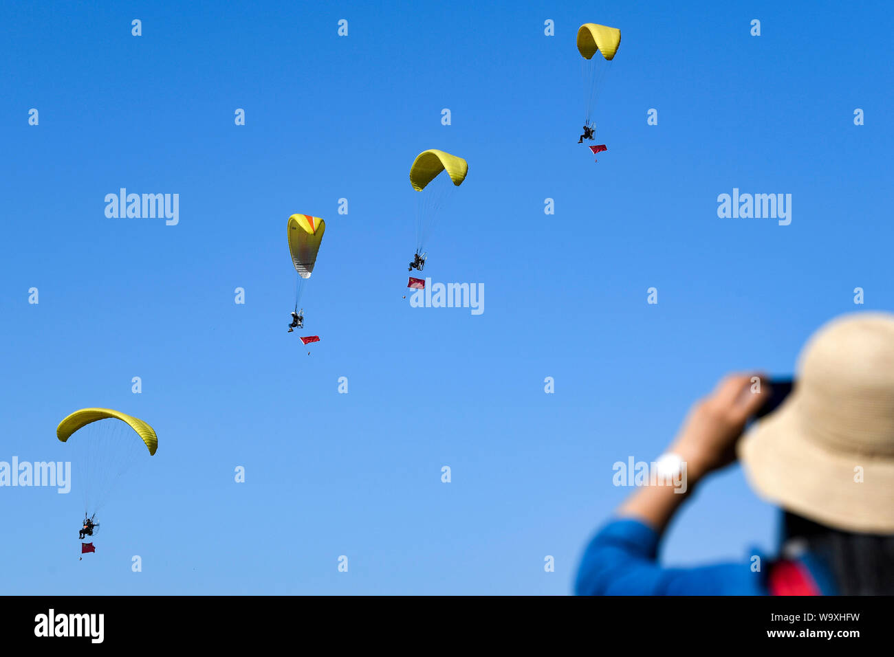 Athletes in formation hi-res stock photography and images - Alamy