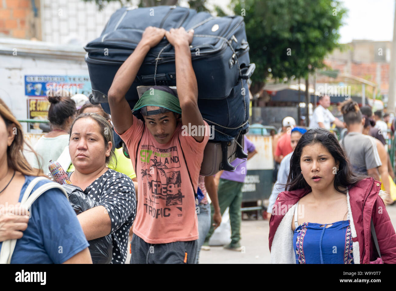 Venezuelans walking hi-res stock photography and images - Alamy