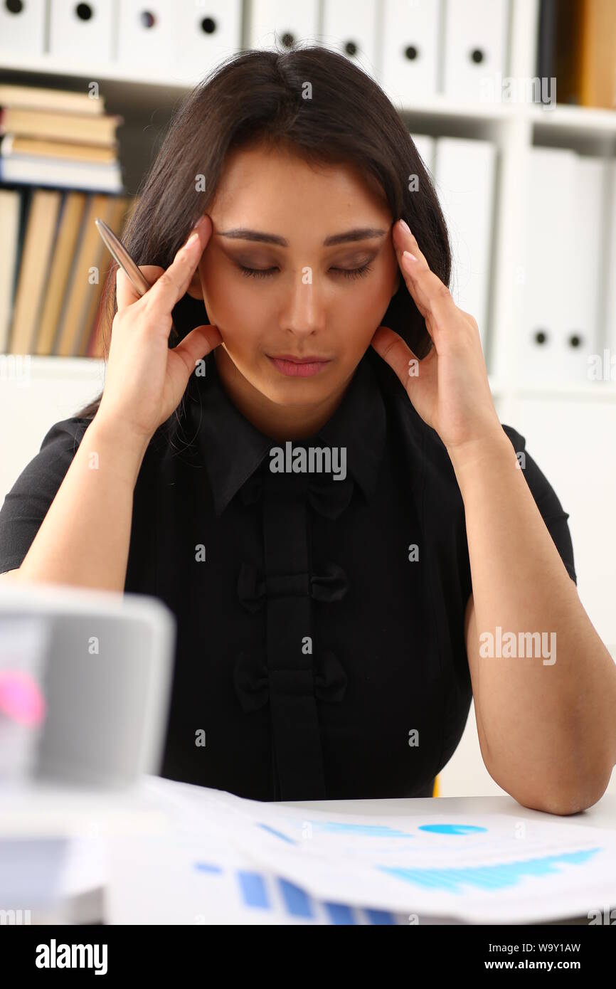 Hands propping up head hi-res stock photography and images - Alamy