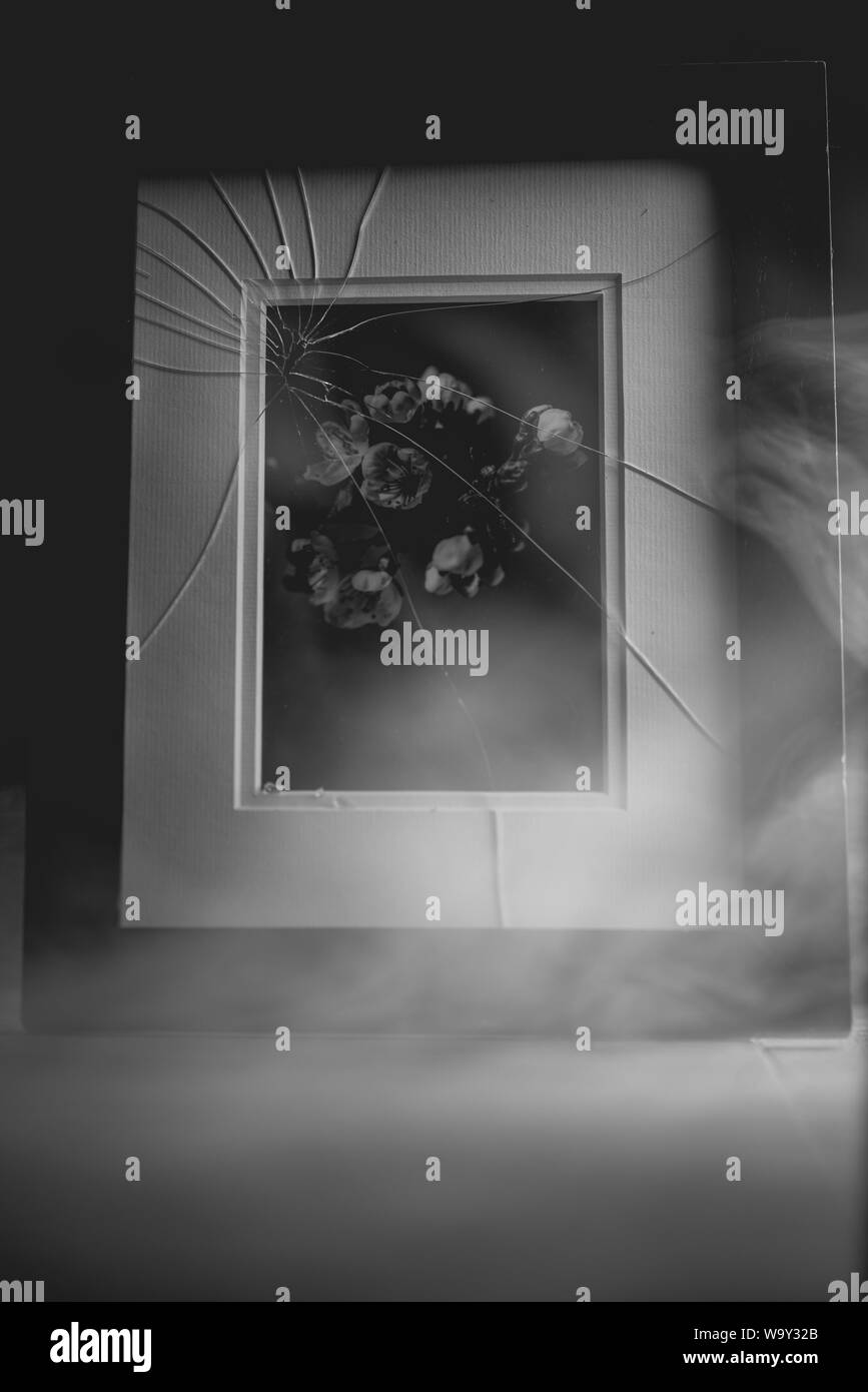 Glass smashed picture frame hi-res stock photography and images - Alamy