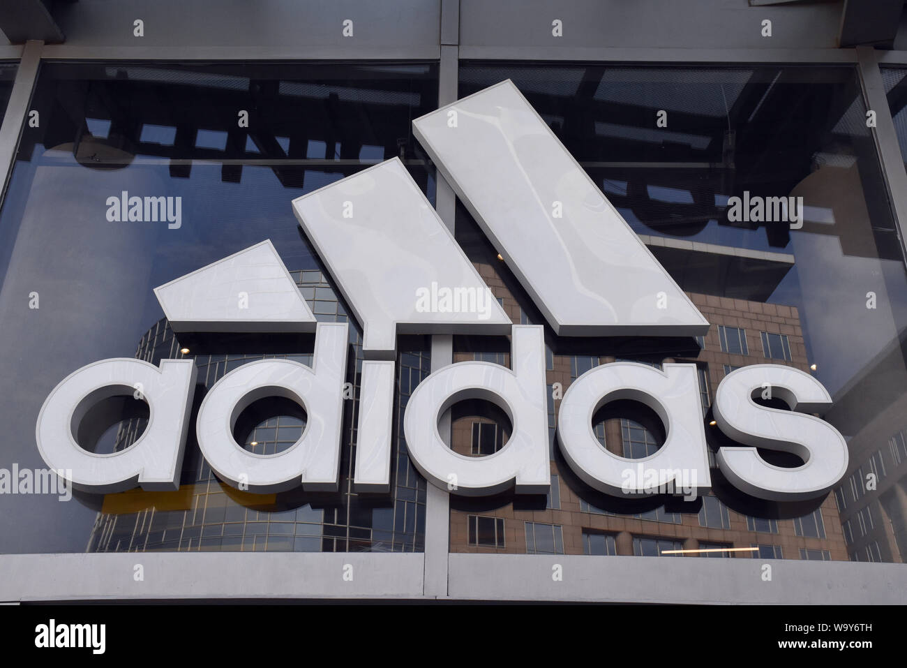 Chinaadidas hi-res stock photography and images - Alamy