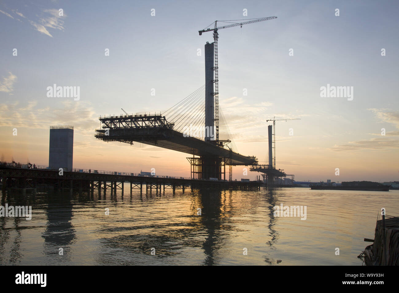 jiangmen Jiang Shun bridge construction Stock Photo - Alamy