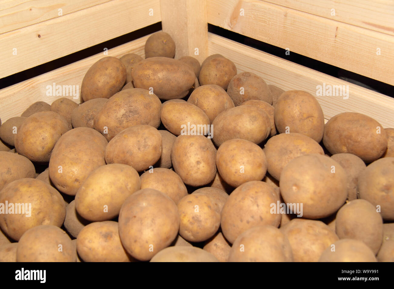 many potatoes in the supermarket Stock Photo - Alamy