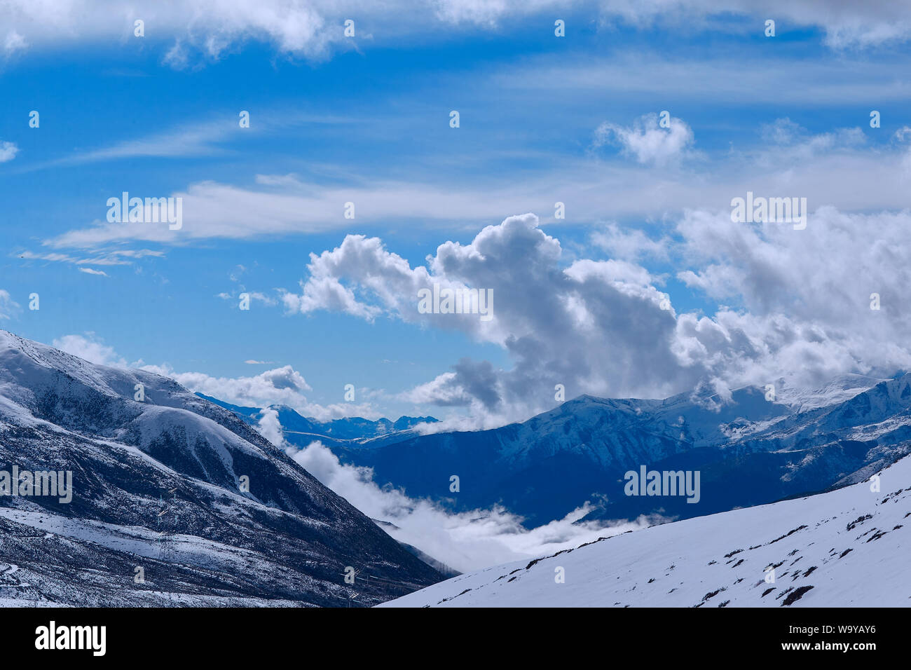 Snow white clouds on hi-res stock photography and images - Alamy