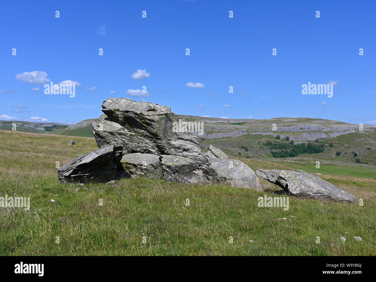 Erratic boulders. Norber. Austwick, Yorkshire Dales National Park ...