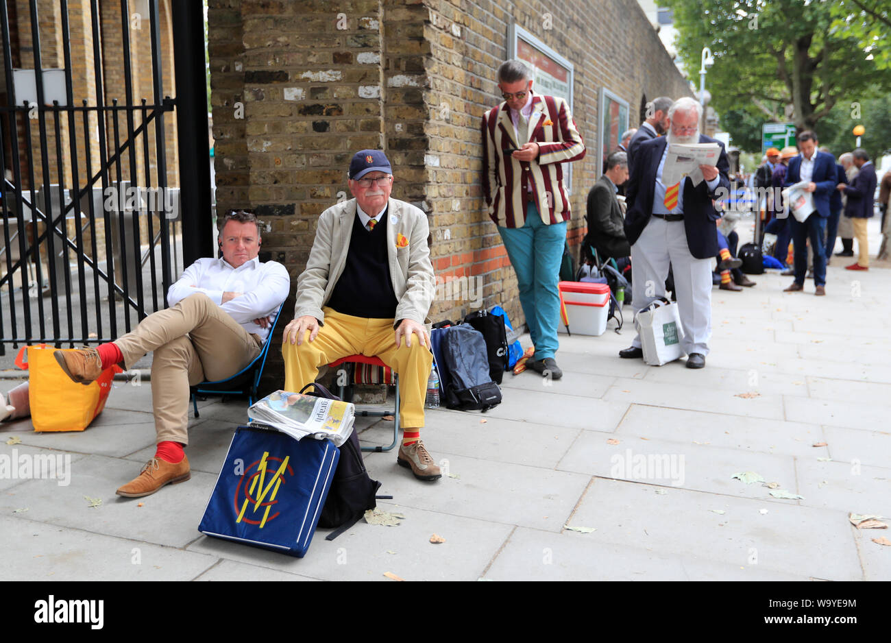 Mcc members queue hi-res stock photography and images - Alamy
