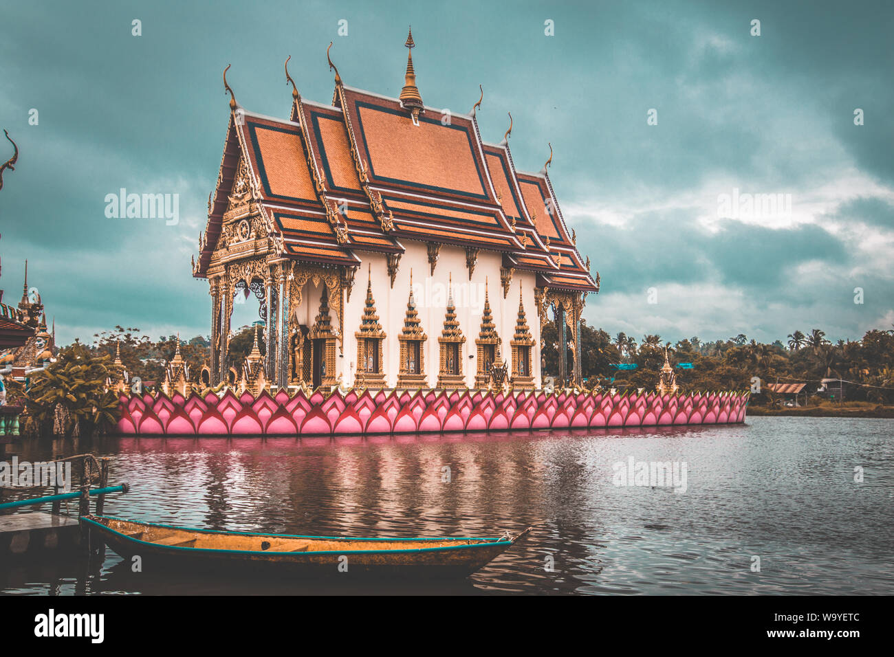 Temple view in Koh Samui in Thailand Stock Photo - Alamy