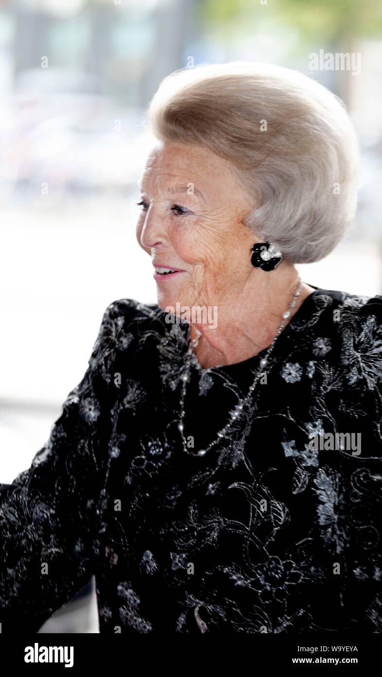 Princess Beatrix of The Netherlands arrives at the Koninklijk ...