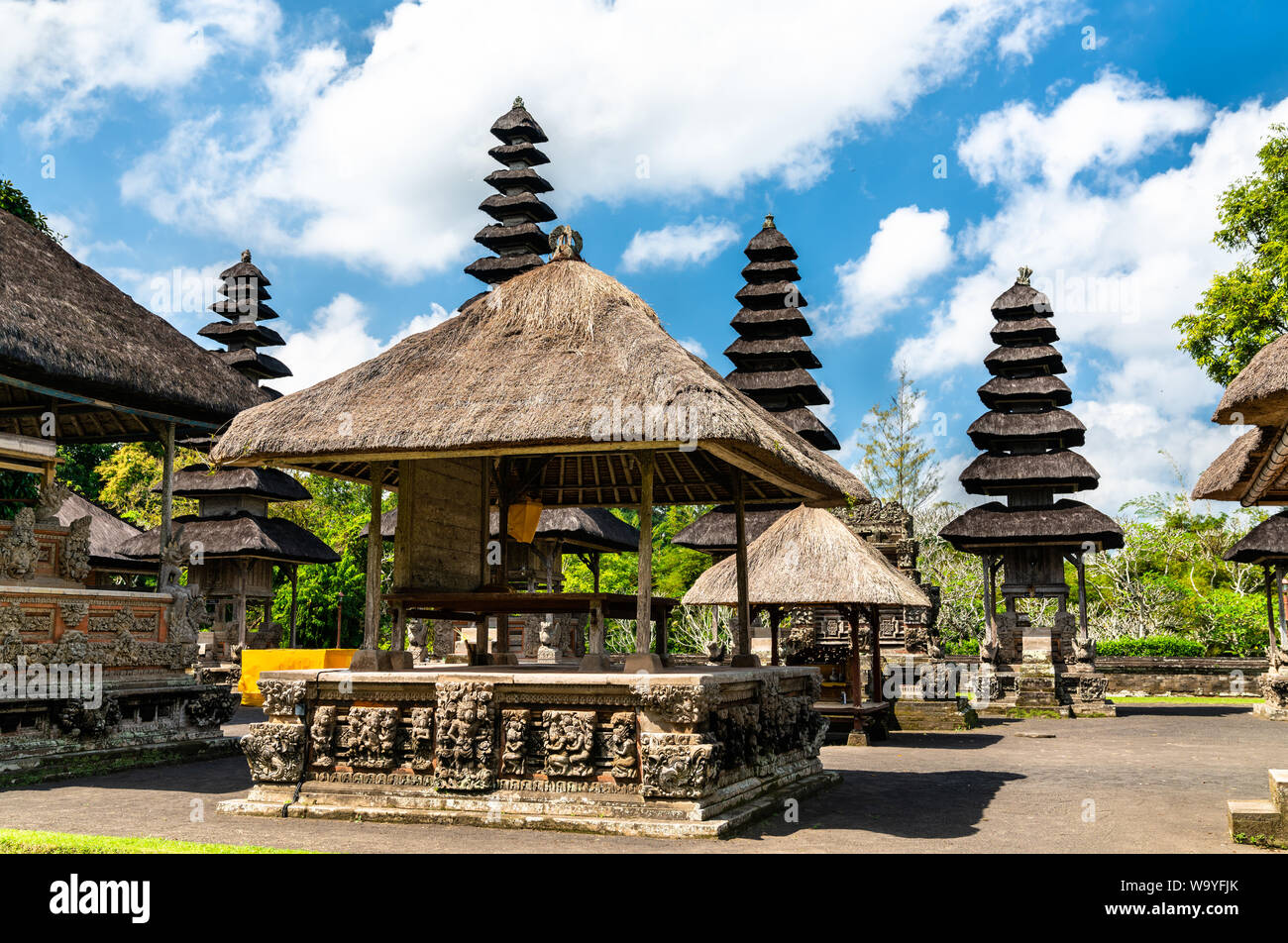 Asia travel landmark bali temple hi-res stock photography and images ...