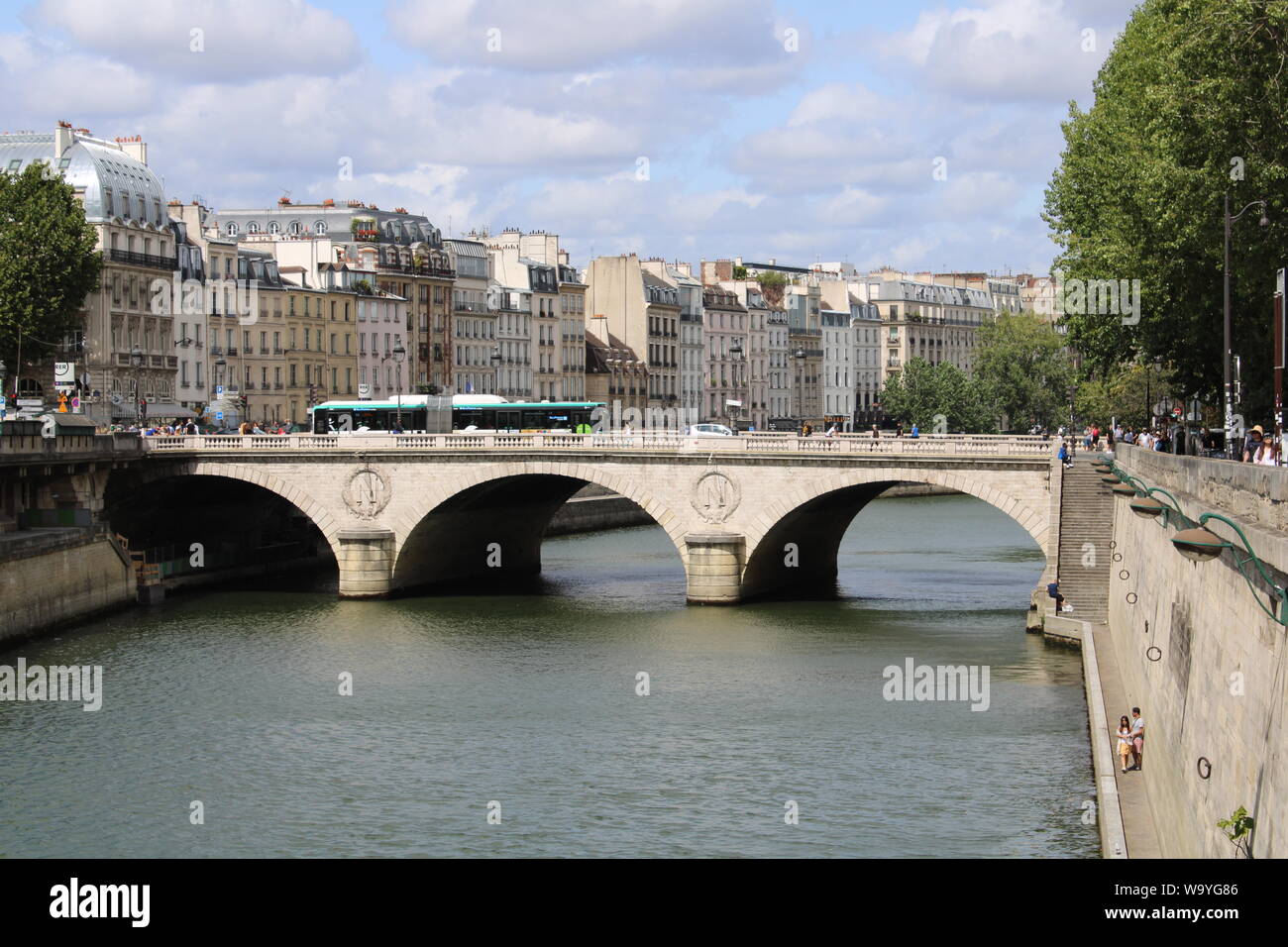 Pont saint michel paris hi-res stock photography and images - Alamy