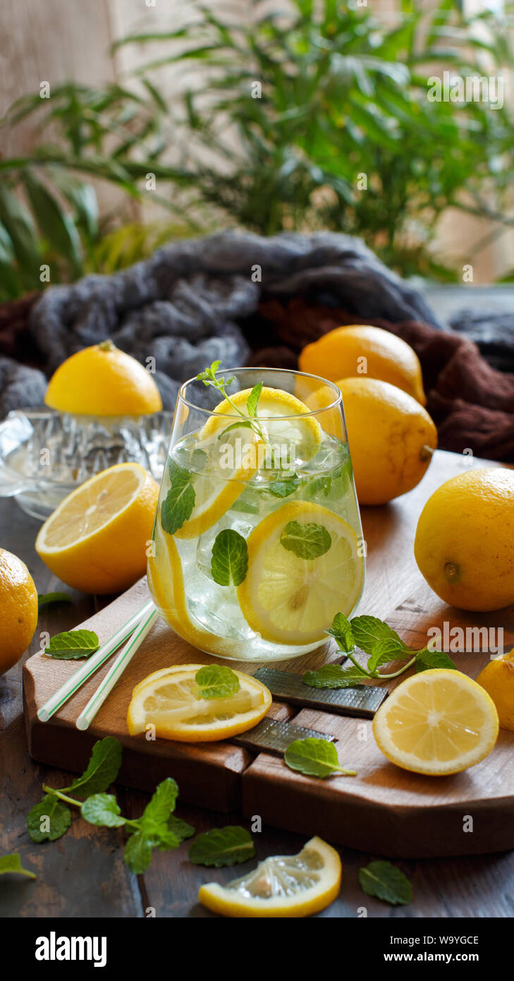 Drink lemon juice hi-res stock photography and images - Alamy