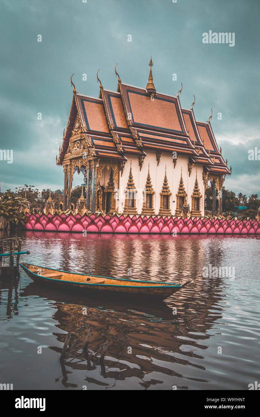 Temple view in Koh Samui in Thailand Stock Photo - Alamy