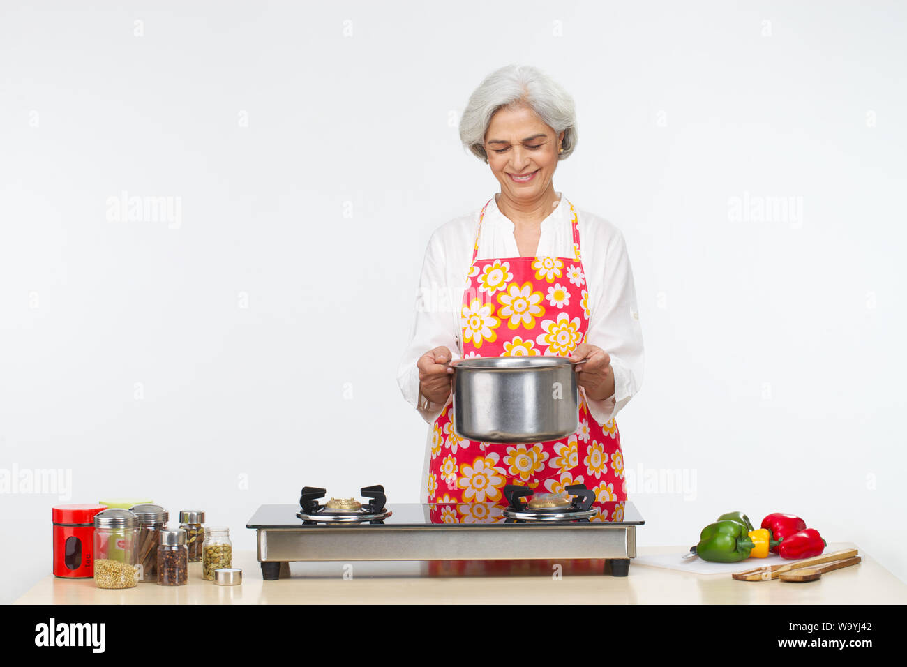 Senior indian cooking hi-res stock photography and images - Alamy