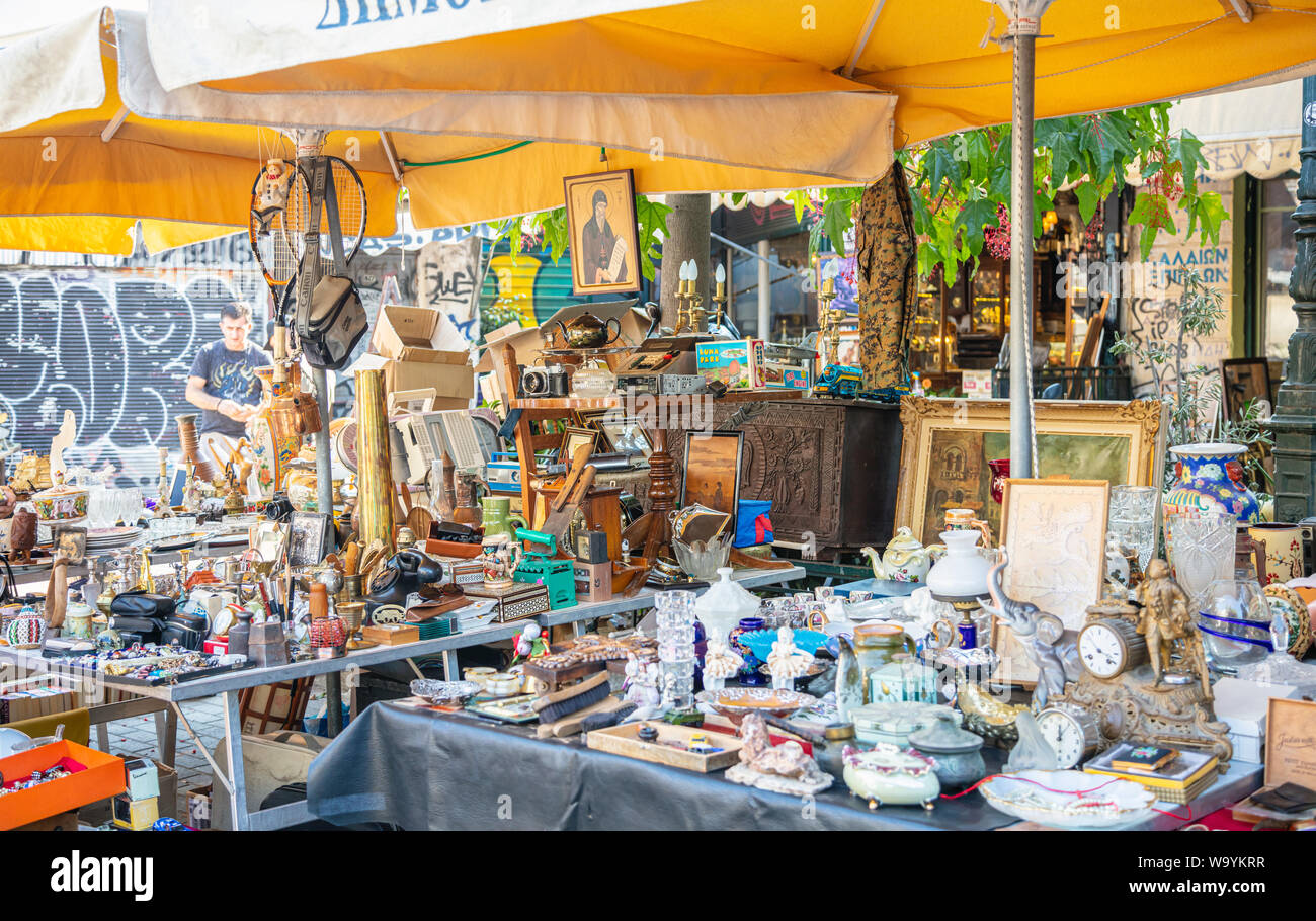 Exterior antique shop sale sign hi-res stock photography and images - Alamy
