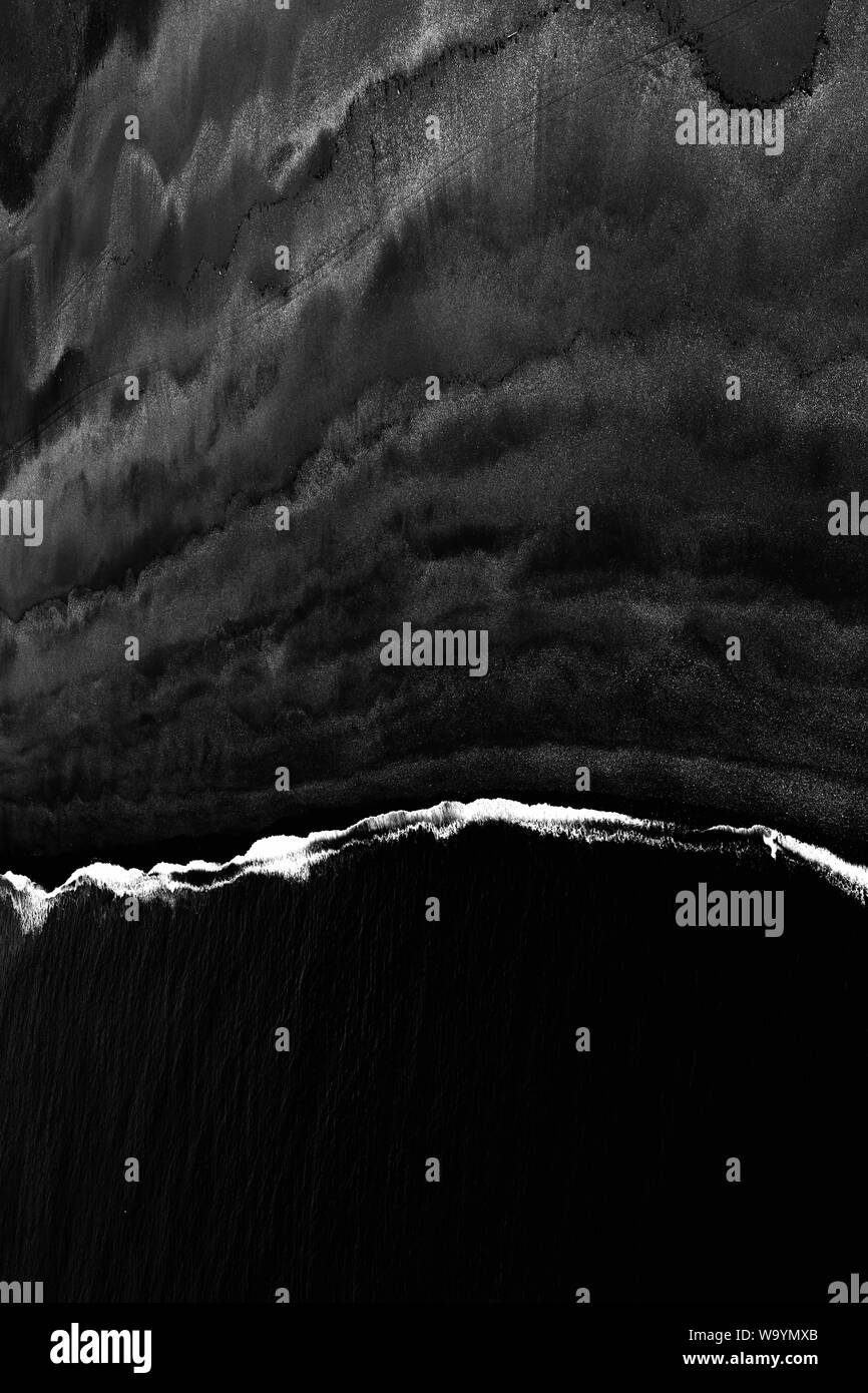 A beautiful vertical grayscale shot of sea waves Stock Photo - Alamy