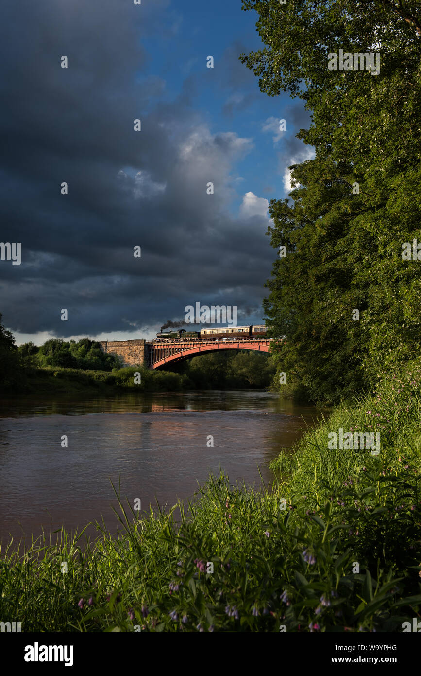2857 crosses Victoria Bridge on the SVR Stock Photo - Alamy