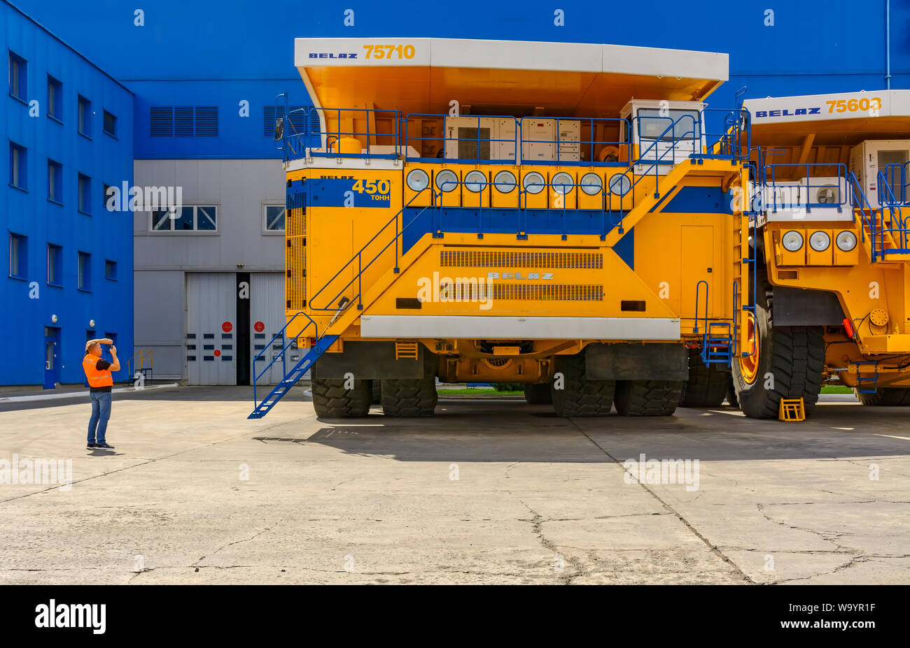 Excursion to the factory for the production of multi-ton mining trucks ...
