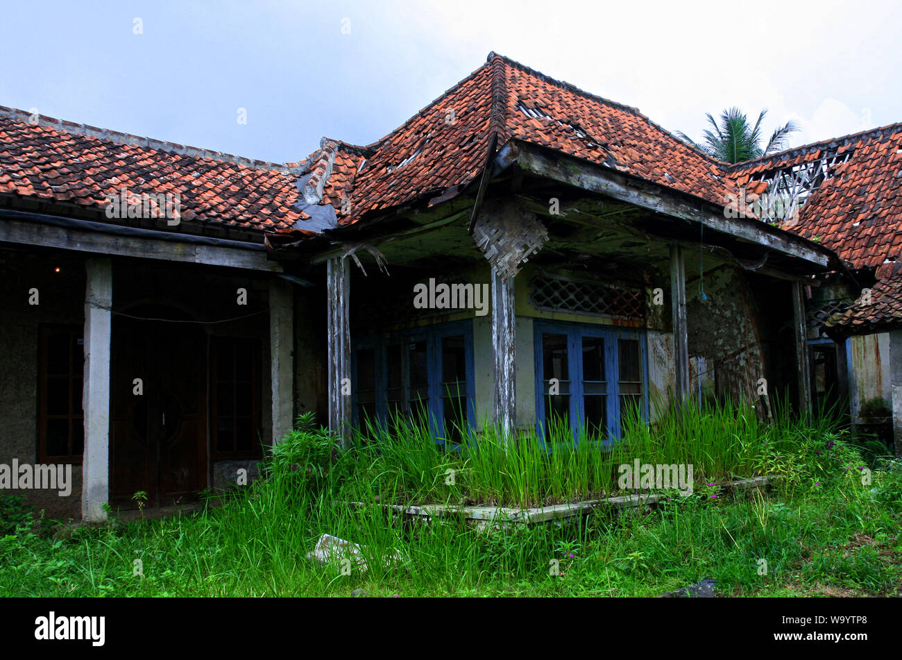 Vile empty hi-res stock photography and images - Alamy