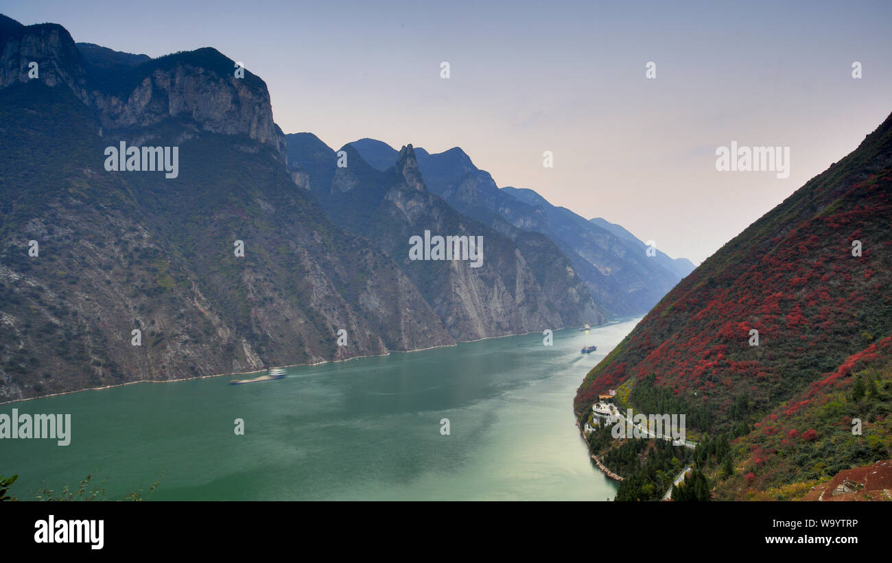 Wu gorge hi-res stock photography and images - Alamy