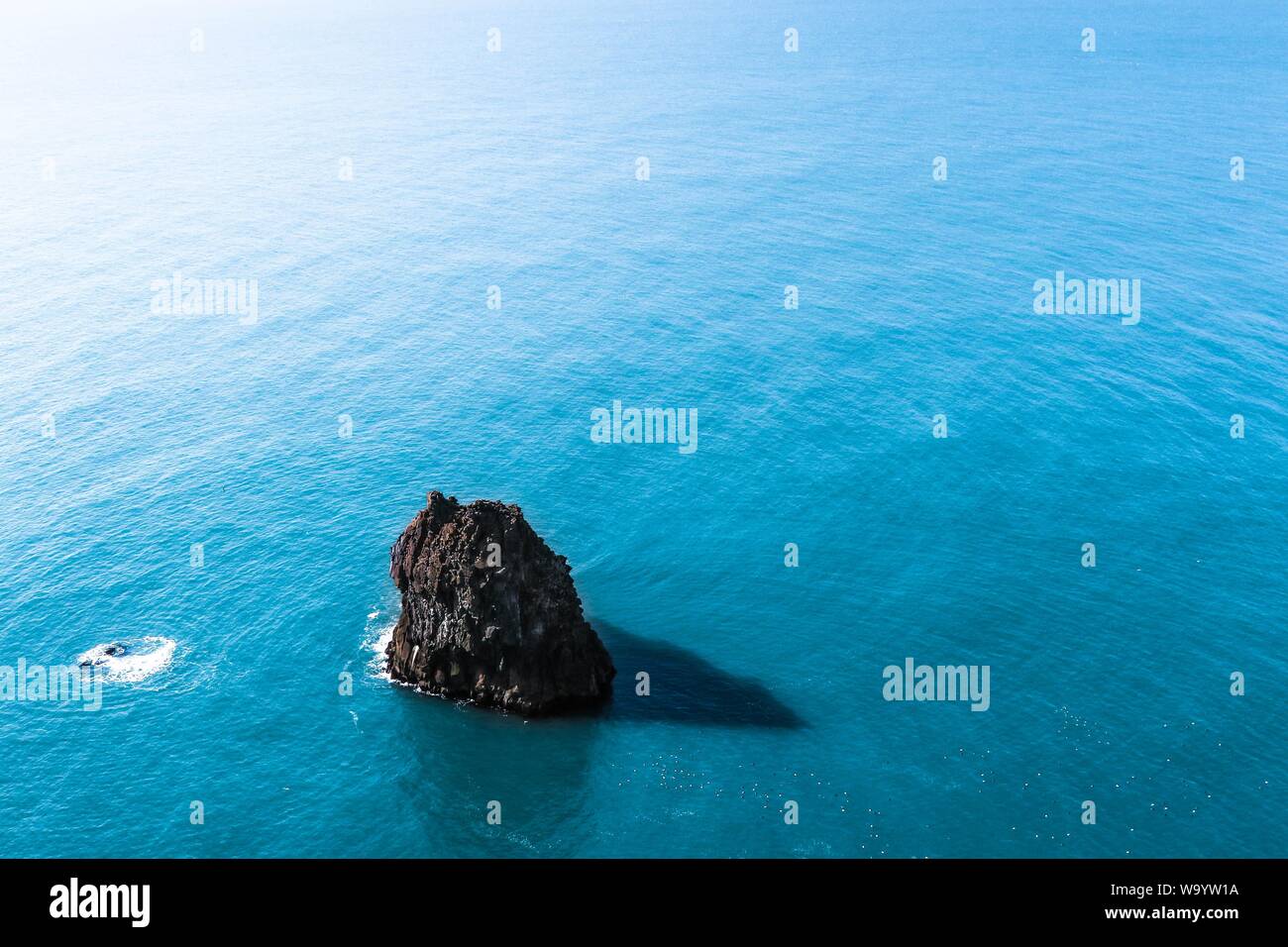 Overhead shot beautiful blue waves hi-res stock photography and images ...