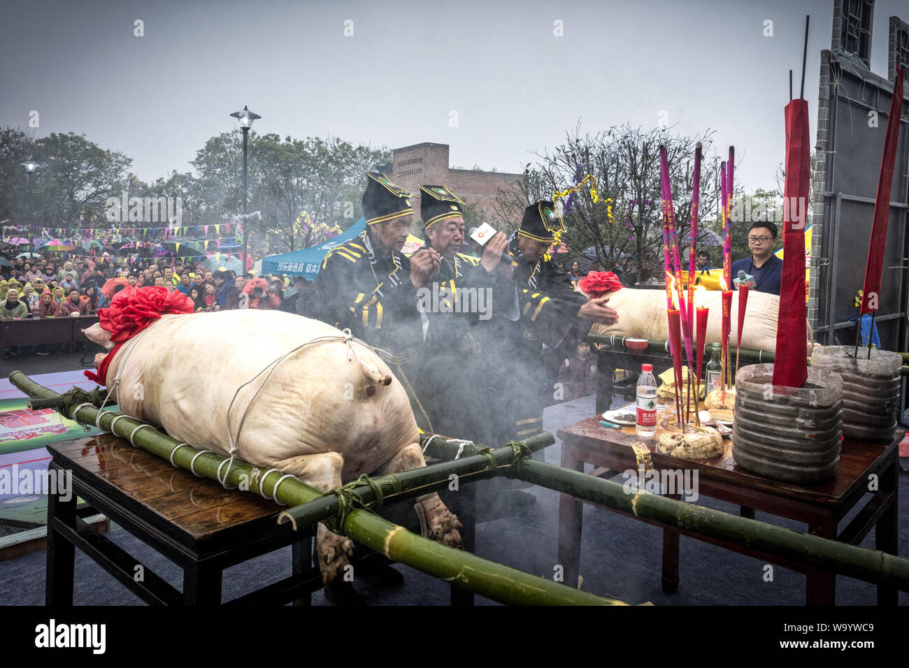 Sacrifice large group of people hi-res stock photography and images - Alamy
