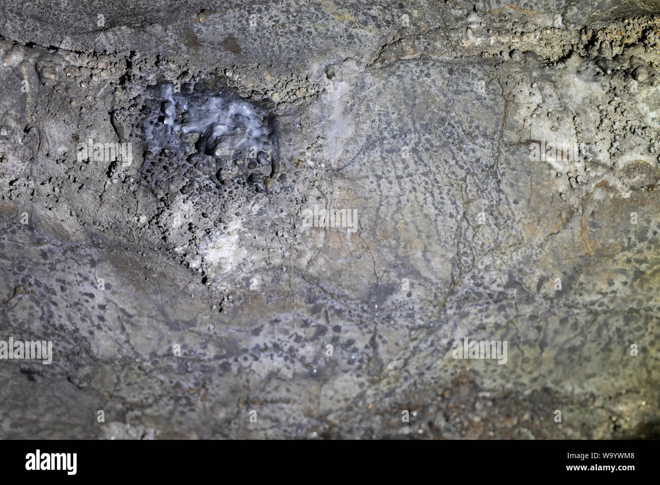 Dark damp stone formations hi-res stock photography and images - Alamy
