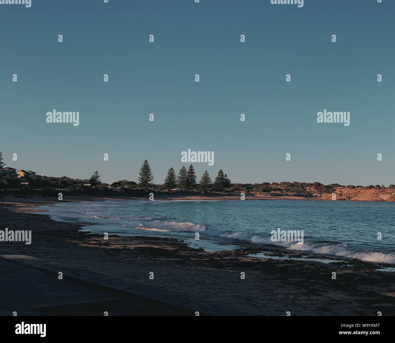 Wide shot ocean surrounded hi-res stock photography and images - Alamy