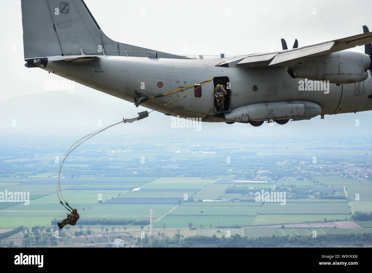 T 11 parachute hi-res stock photography and images - Alamy