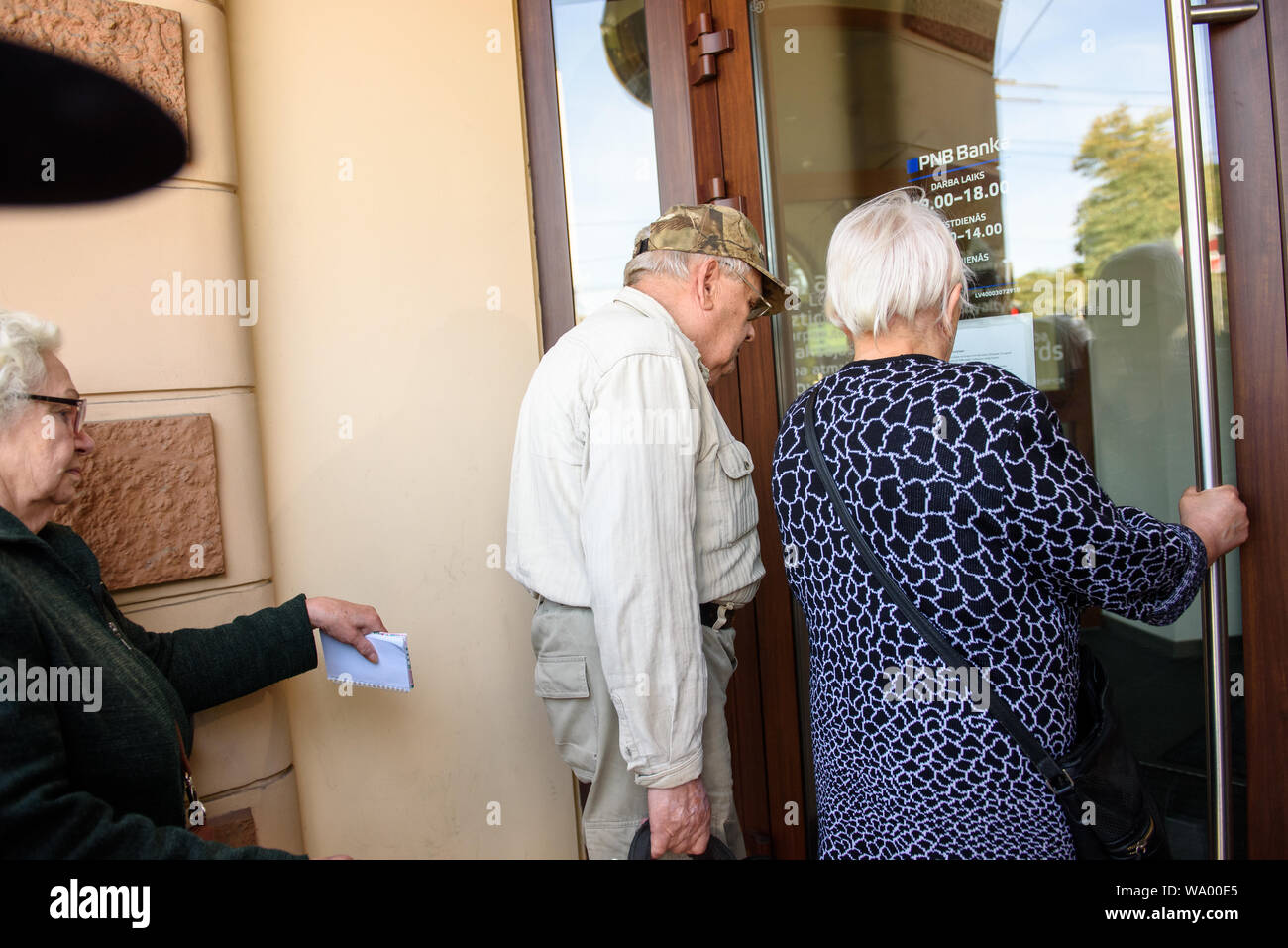 Pnb bank logo on facade hi-res stock photography and images - Alamy