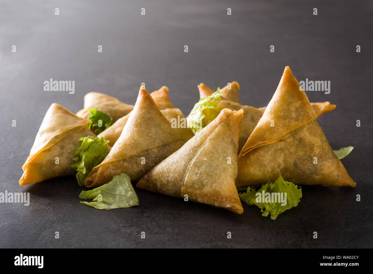 Samosas plate hi-res stock photography and images - Alamy