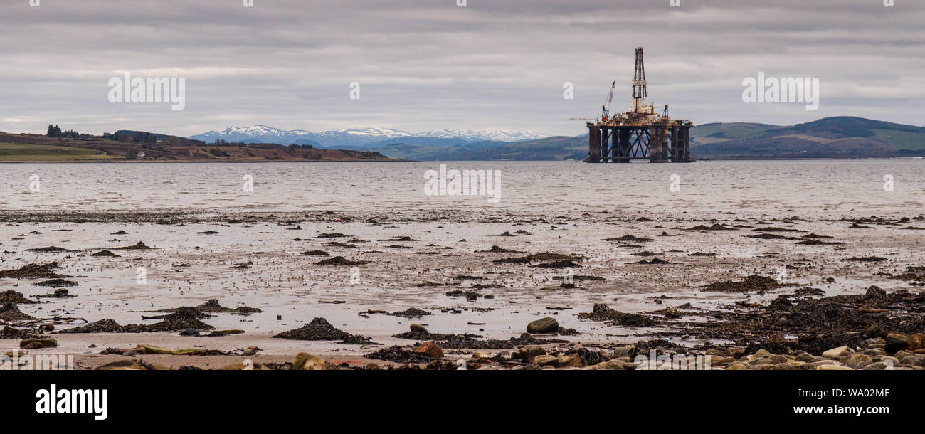 Oil rig scotland hi-res stock photography and images - Alamy