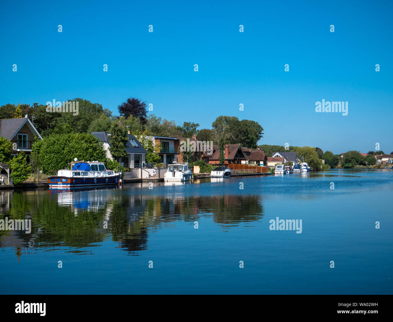 Surrey river thames landscape hi-res stock photography and images - Alamy