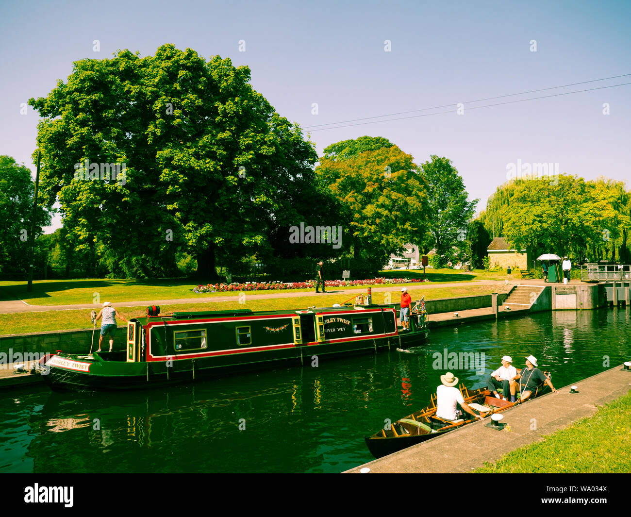 Lunch time river thames hi-res stock photography and images - Alamy
