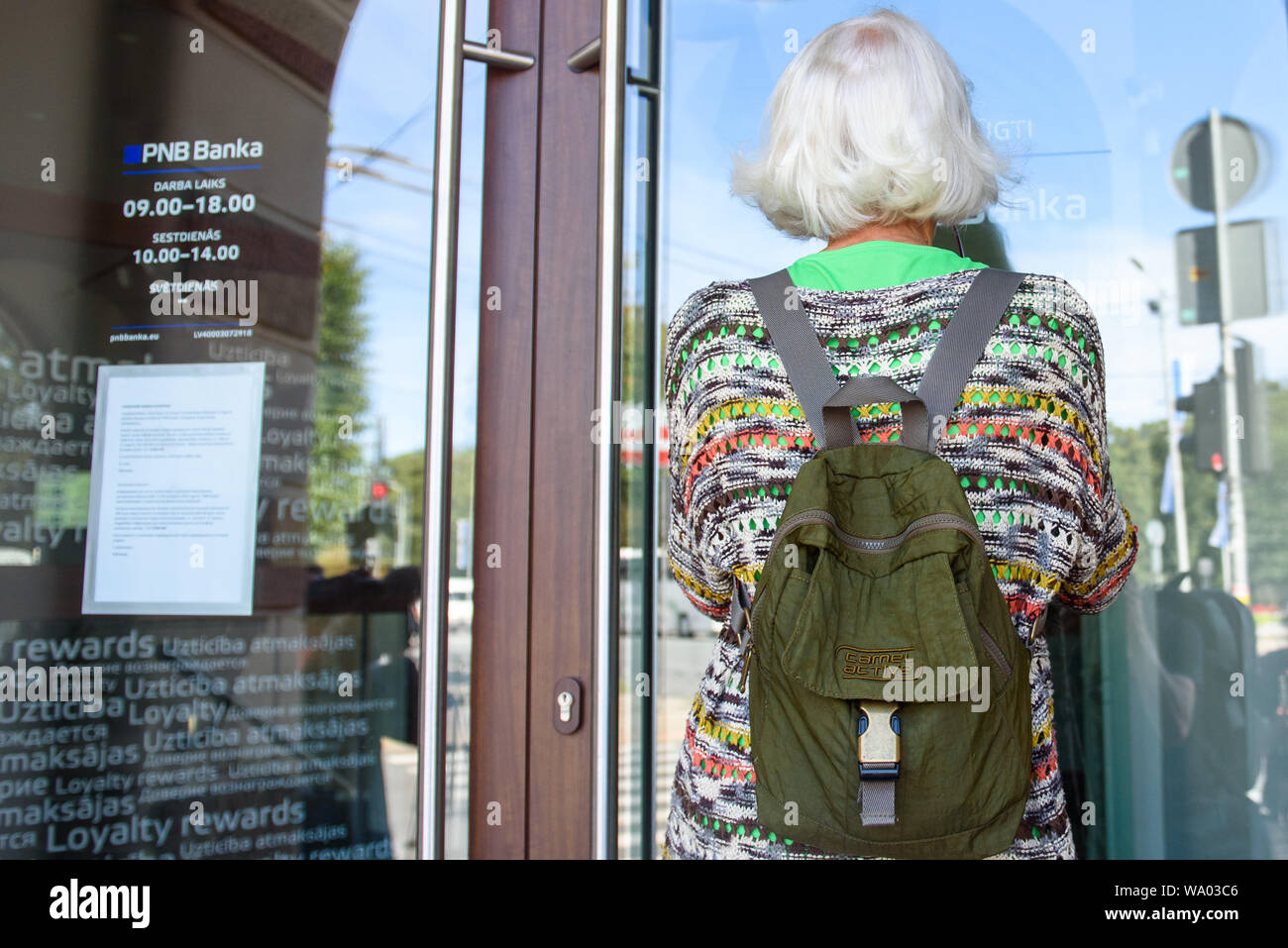 Pnb bank logo on facade hi-res stock photography and images - Alamy