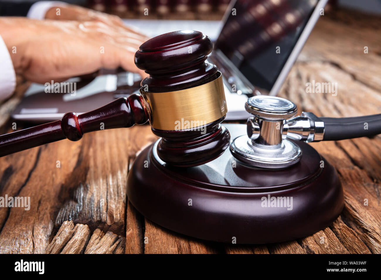 Gavel and stethoscope hi-res stock photography and images - Alamy