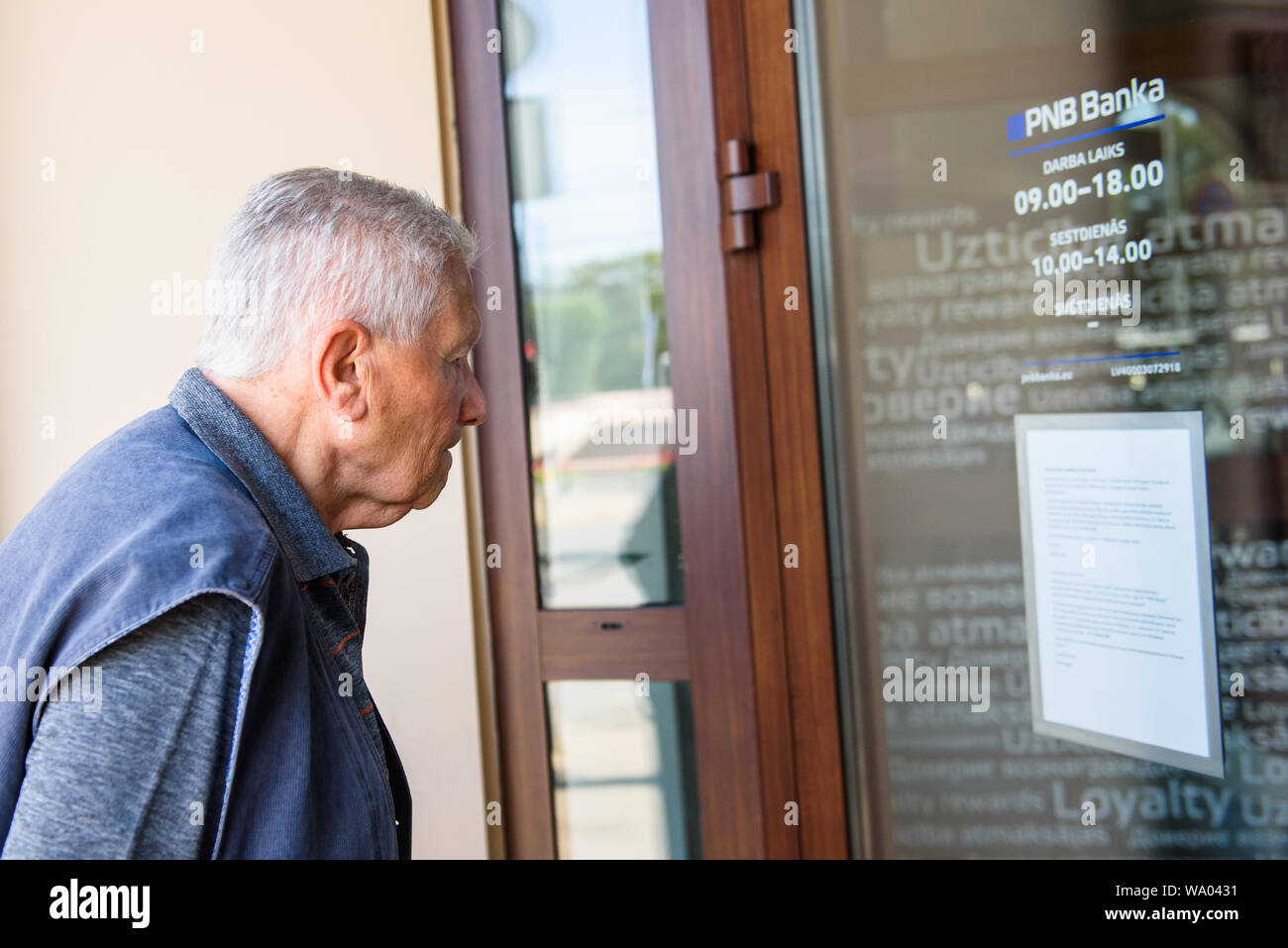 Pnb bank shut down hi-res stock photography and images - Alamy