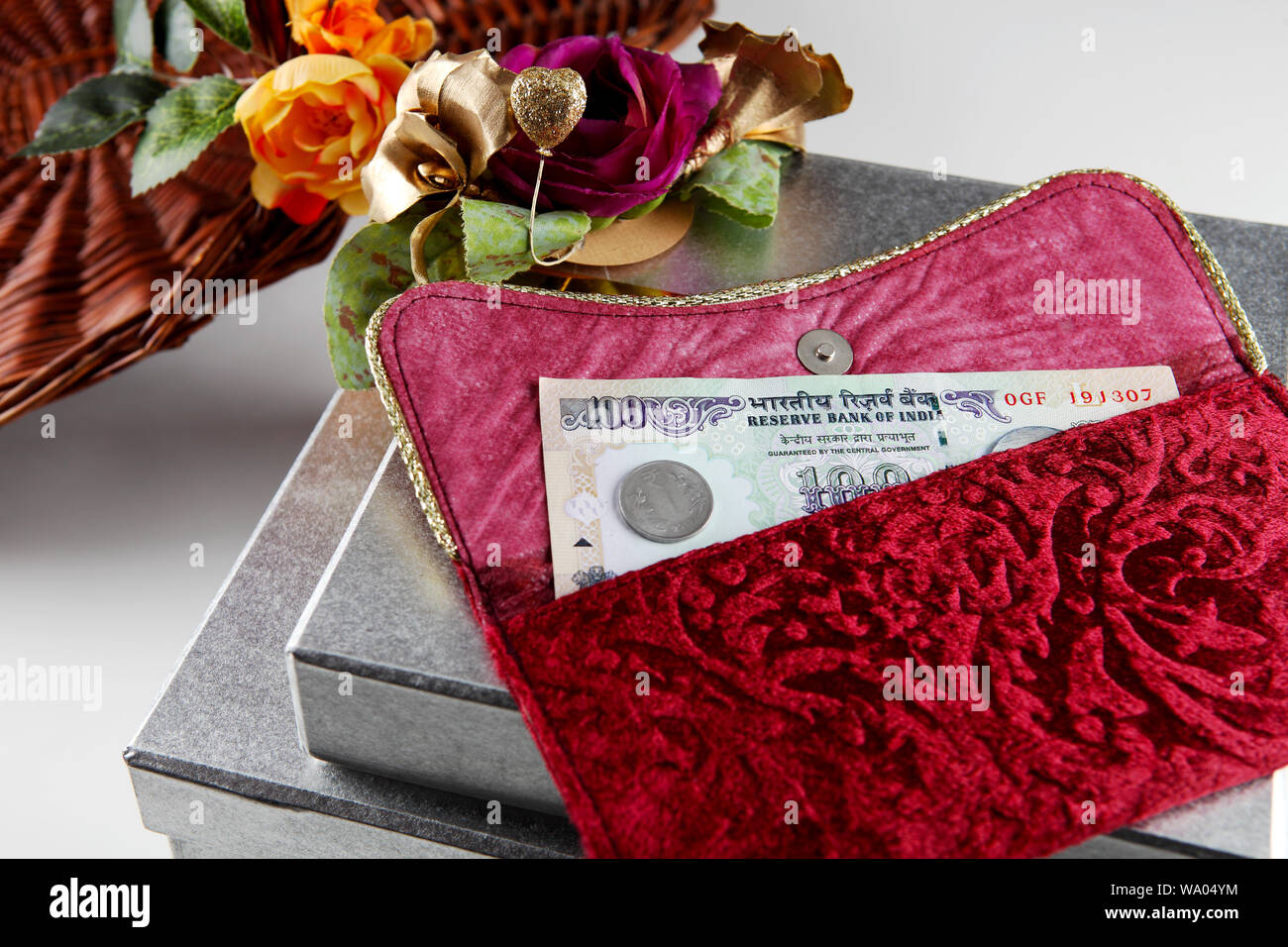 Banknote packaging hi-res stock photography and images - Alamy