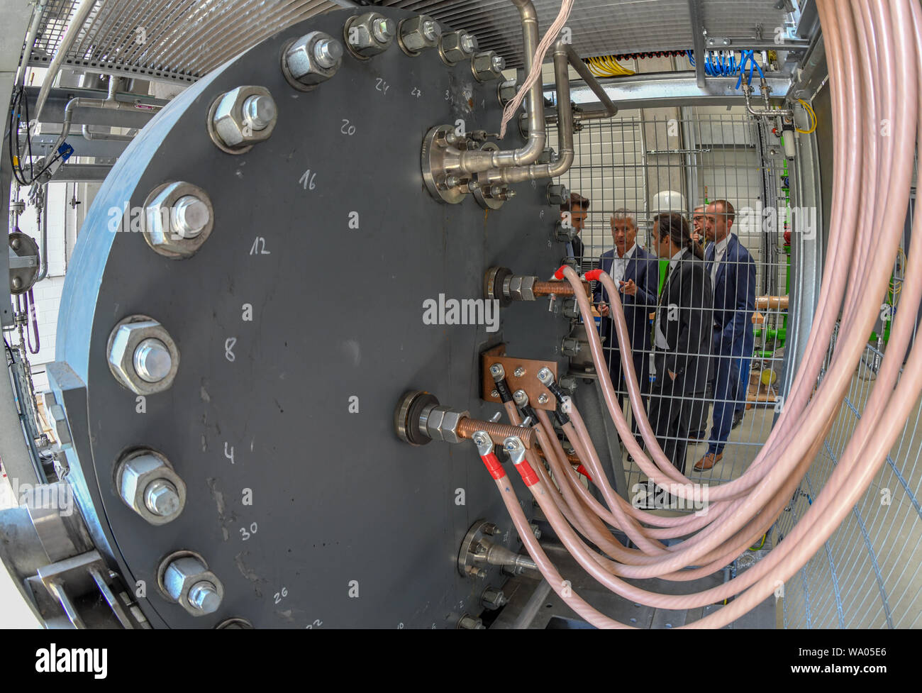 Electrolyzer hi-res stock photography and images - Alamy