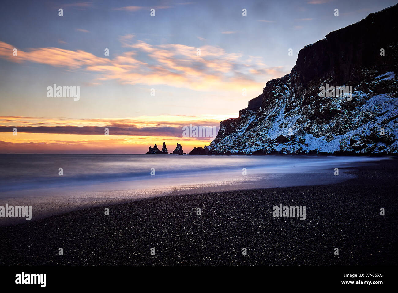 Icelandic Sea close to the beach Stock Photo - Alamy