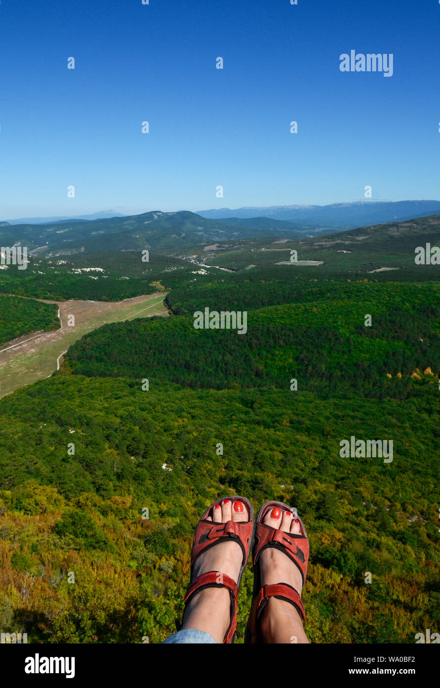 Cliff toe hi-res stock photography and images - Alamy