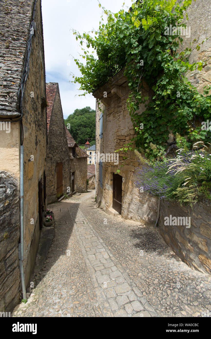 Village of Beynac-et-Cazenac, France. Picturesque view of Beynac’s ...
