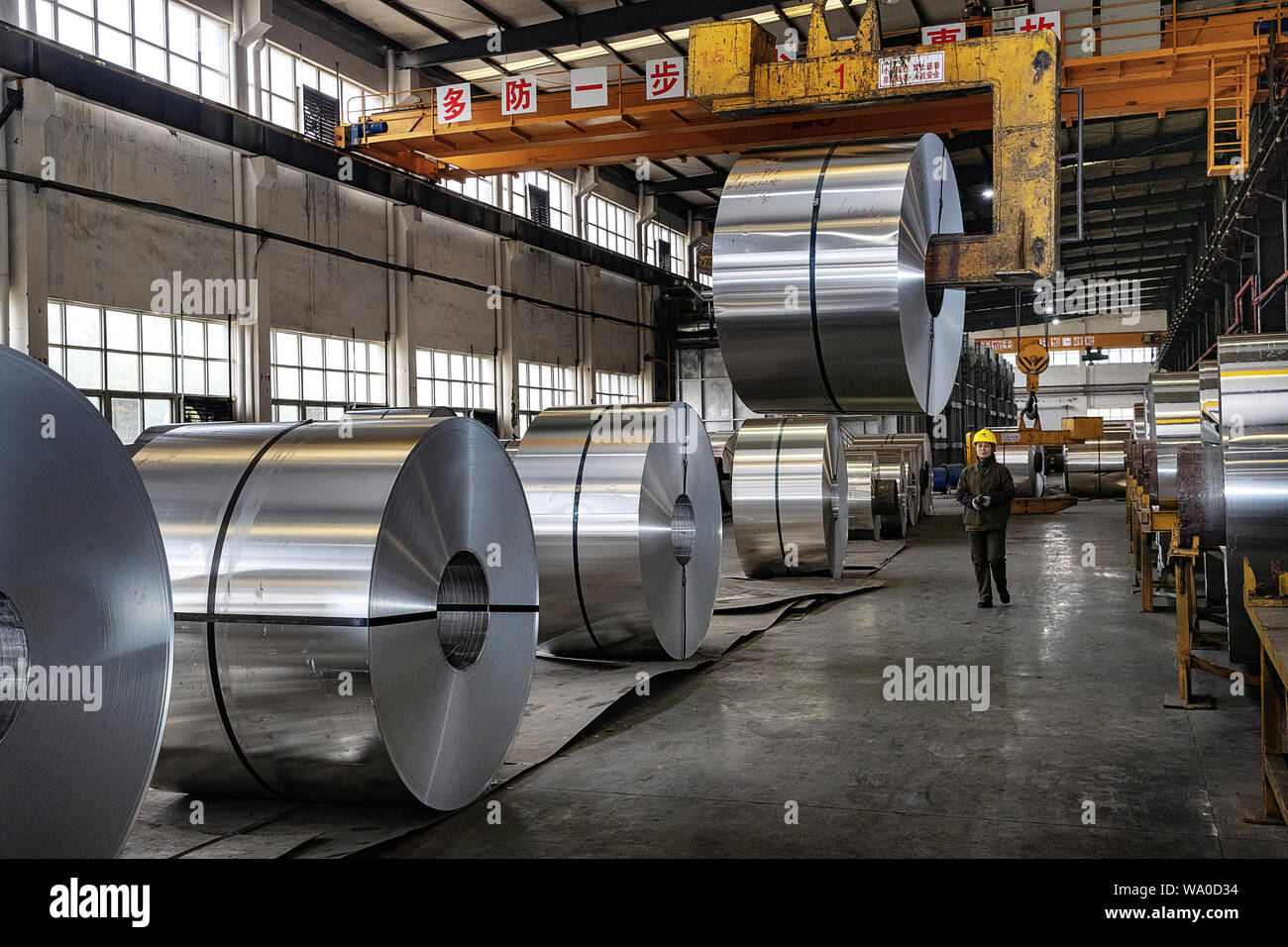 Factory workers high tech hi-res stock photography and images - Alamy