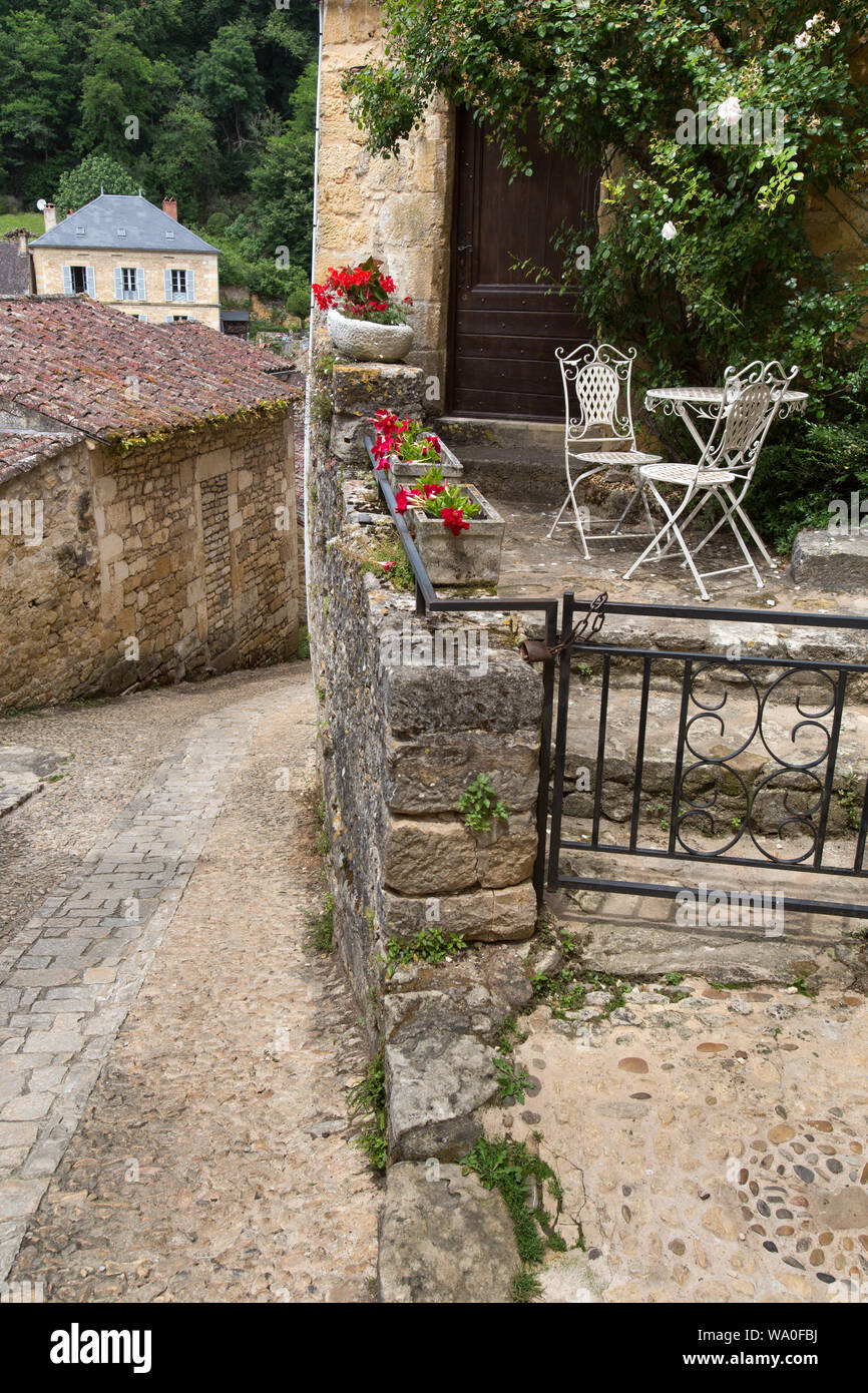 Village of Beynac-et-Cazenac, France. Picturesque view of Beynac’s ...