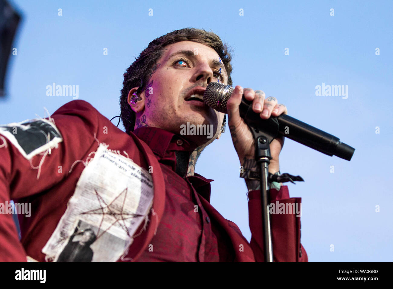 Oliver sykes singer hi-res stock photography and images - Alamy