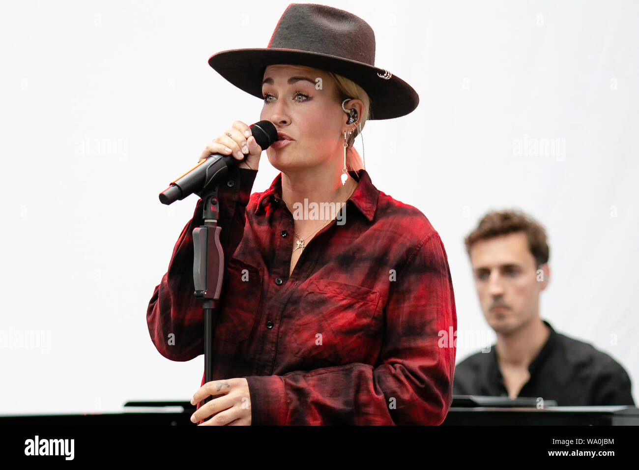 Kiel, Germany. 16th Aug, 2019. Pop singer Sarah Connor sings during the ...